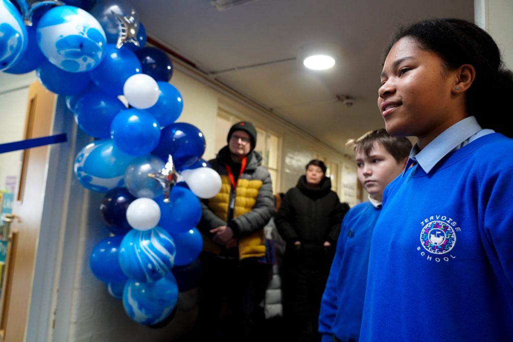 Jervoise School welcome their new ‘colourful and adventurous library ...